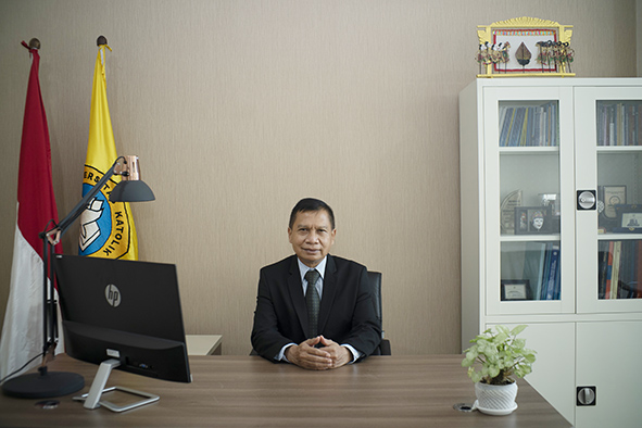 Pejabat Universitas - UKDC